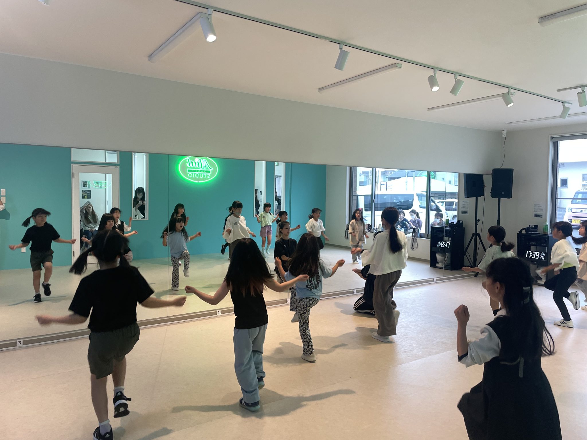 金曜日KPOP入門・初級クラス💗 - MINT DANCE STUDIO